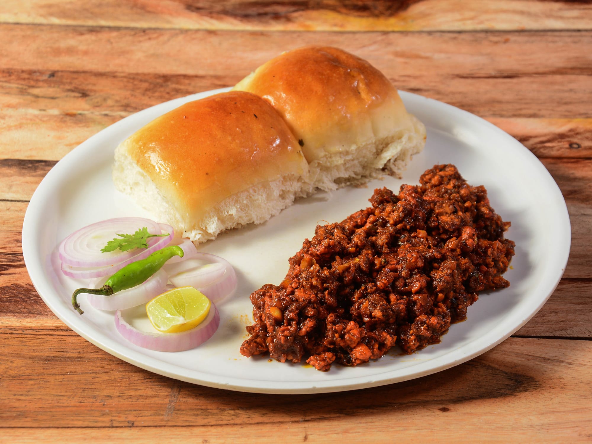 Chicken Kheema Pav - FoodiaQ