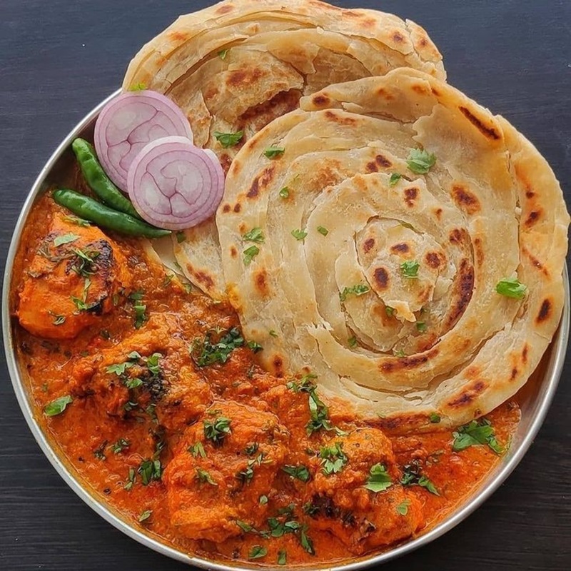Chicken Curry & Paratha - FoodiaQ